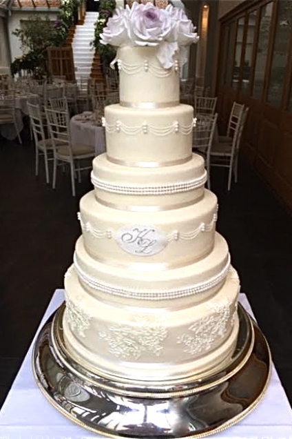 Wedding Cakes | Designer cakes by Elle